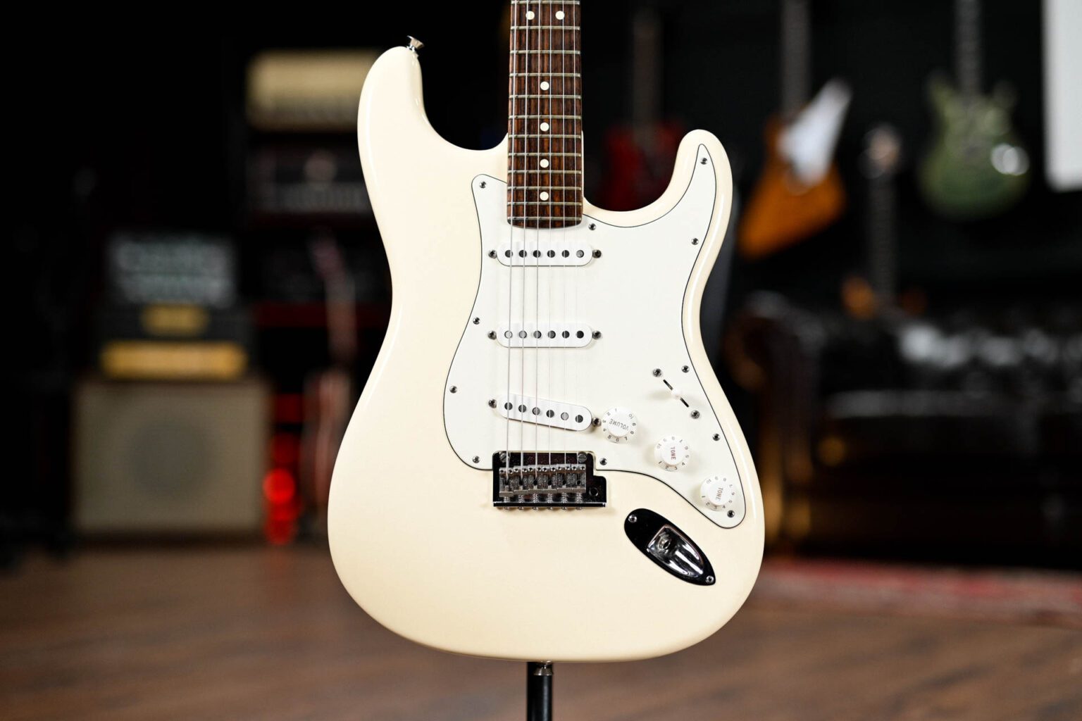Fender American Standard Stratocaster in Olympic White - Guitar Gear ...