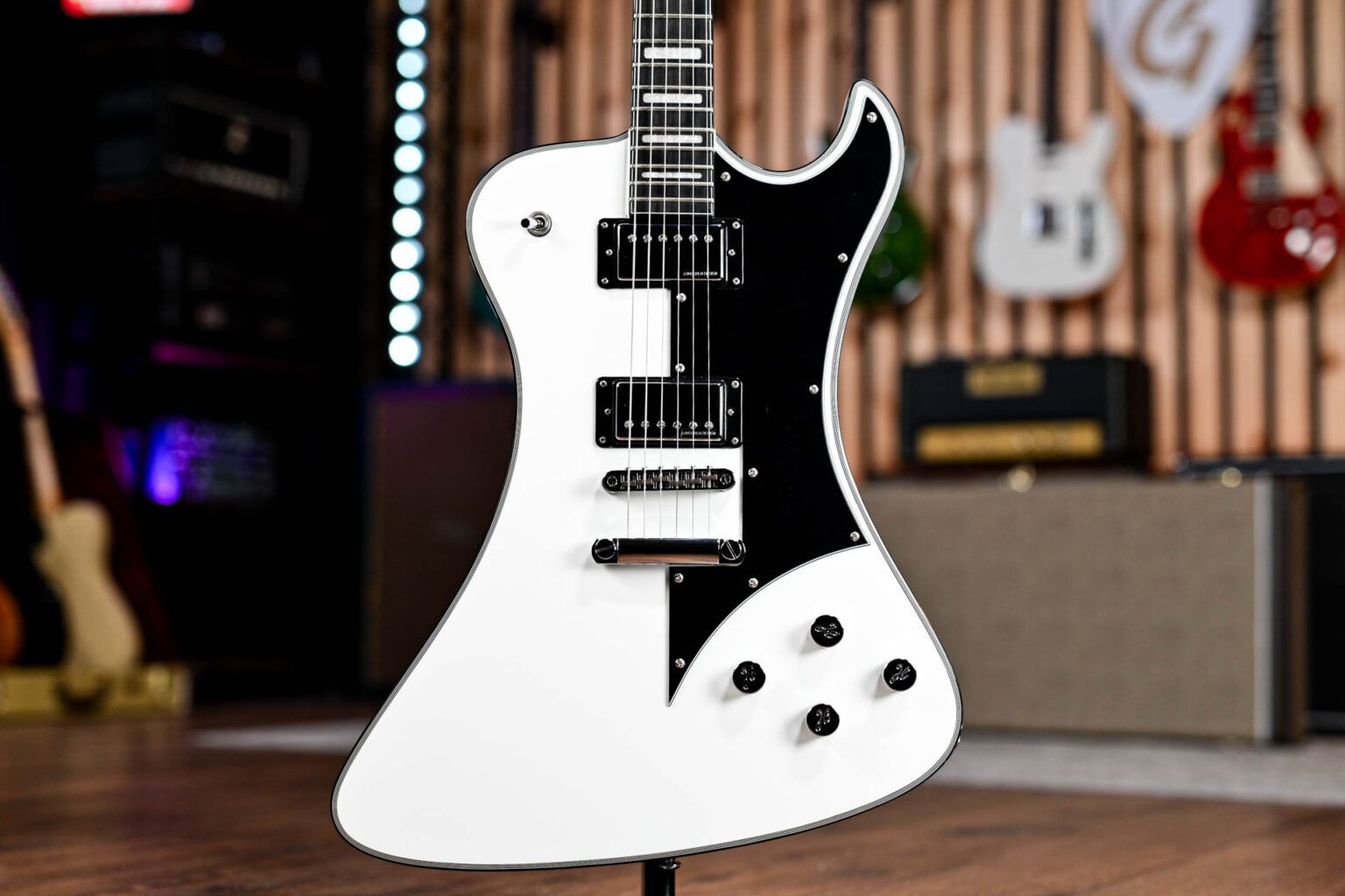 Hagstrom Fantomen in White Gloss - Guitar Gear Giveaway
