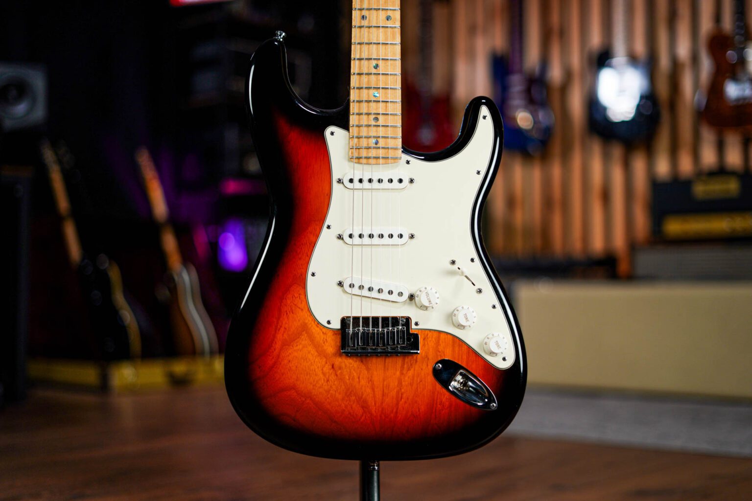 Fender Custom Shop Stratocaster Deluxe in 3 Colour Sunburst - Guitar ...