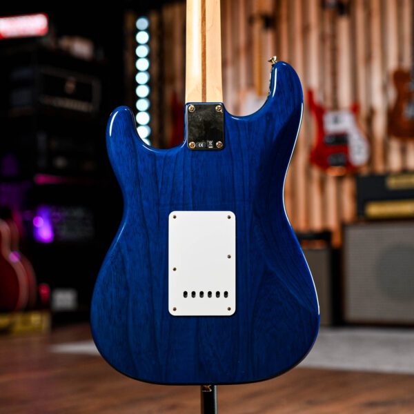 Fender Deluxe Players Stratocaster in Sapphire Blue Transparent ...