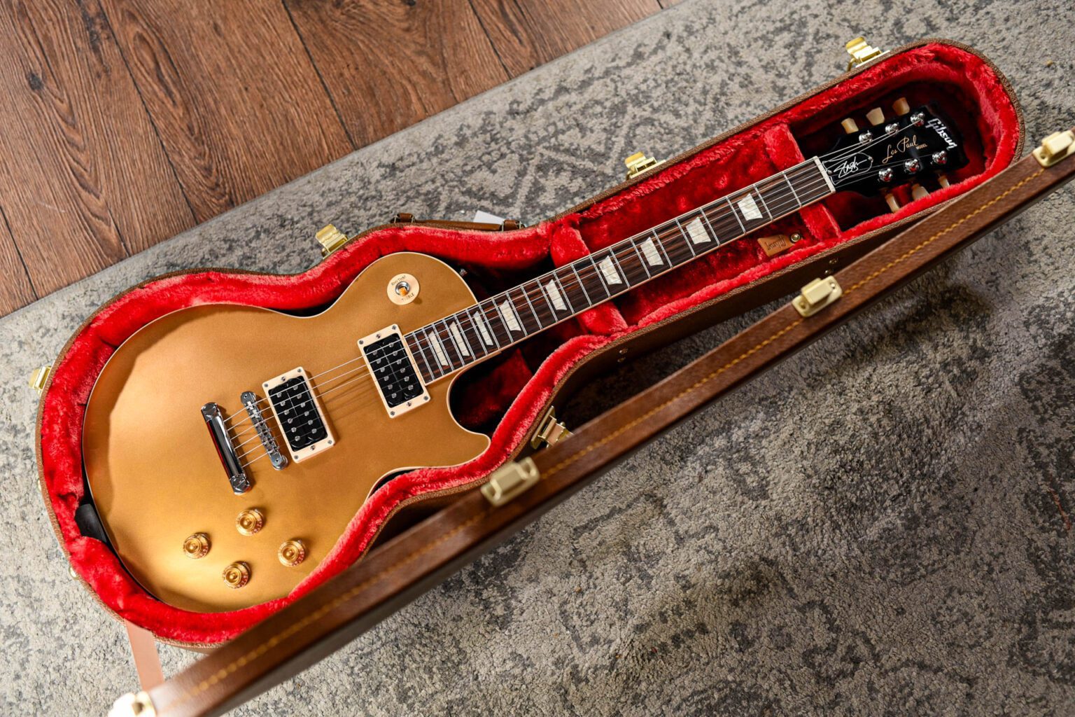 Gibson Slash Victoria Les Paul Gold Top - Guitar Gear Giveaway
