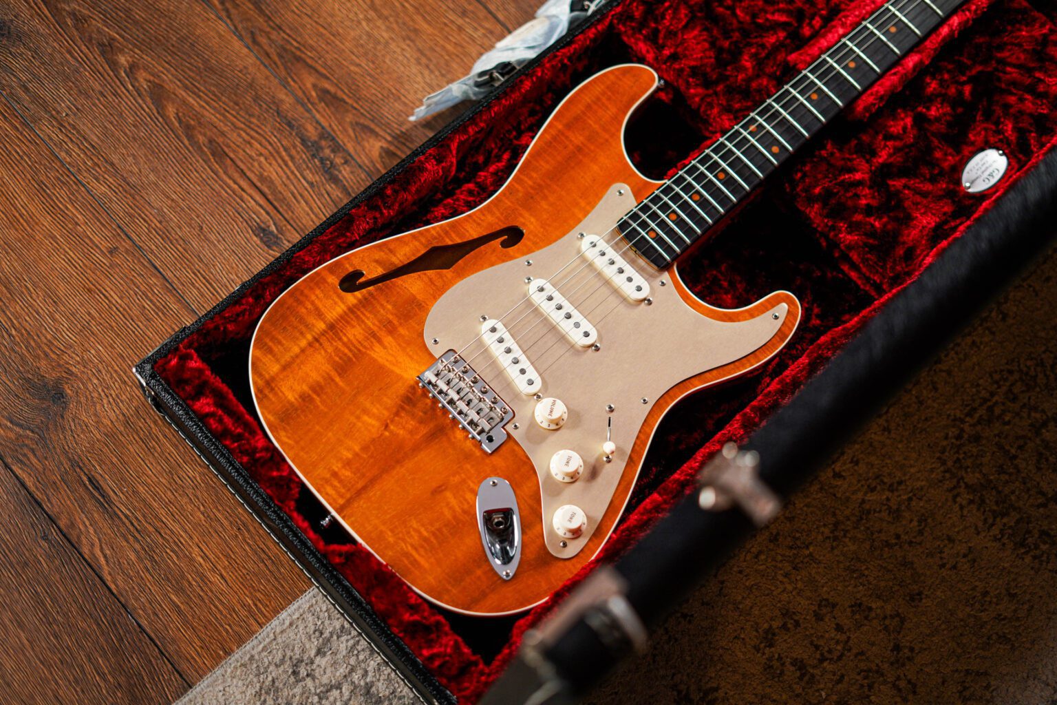 Fender Custom Shop 30th Anniversary Artisan Koa Thinline Stratocaster ...