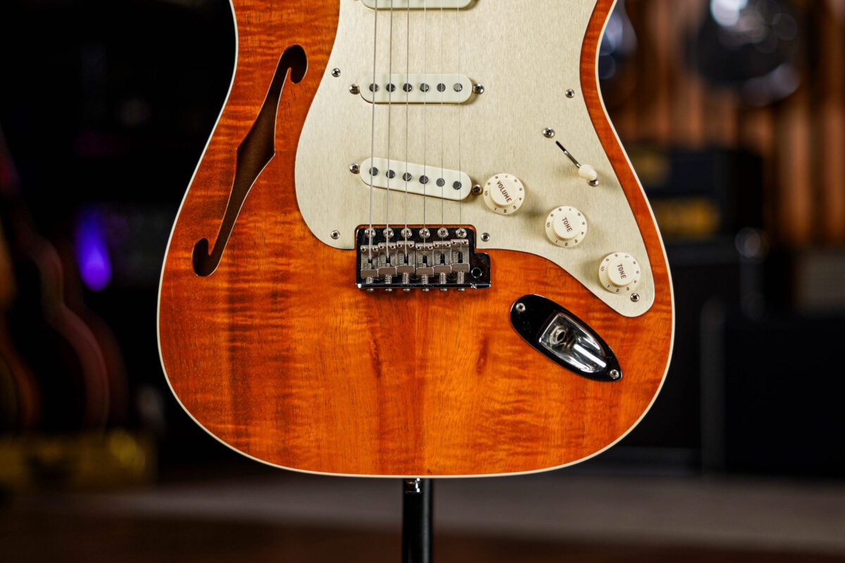 Fender Custom Shop 30th Anniversary Artisan Koa Thinline Stratocaster ...