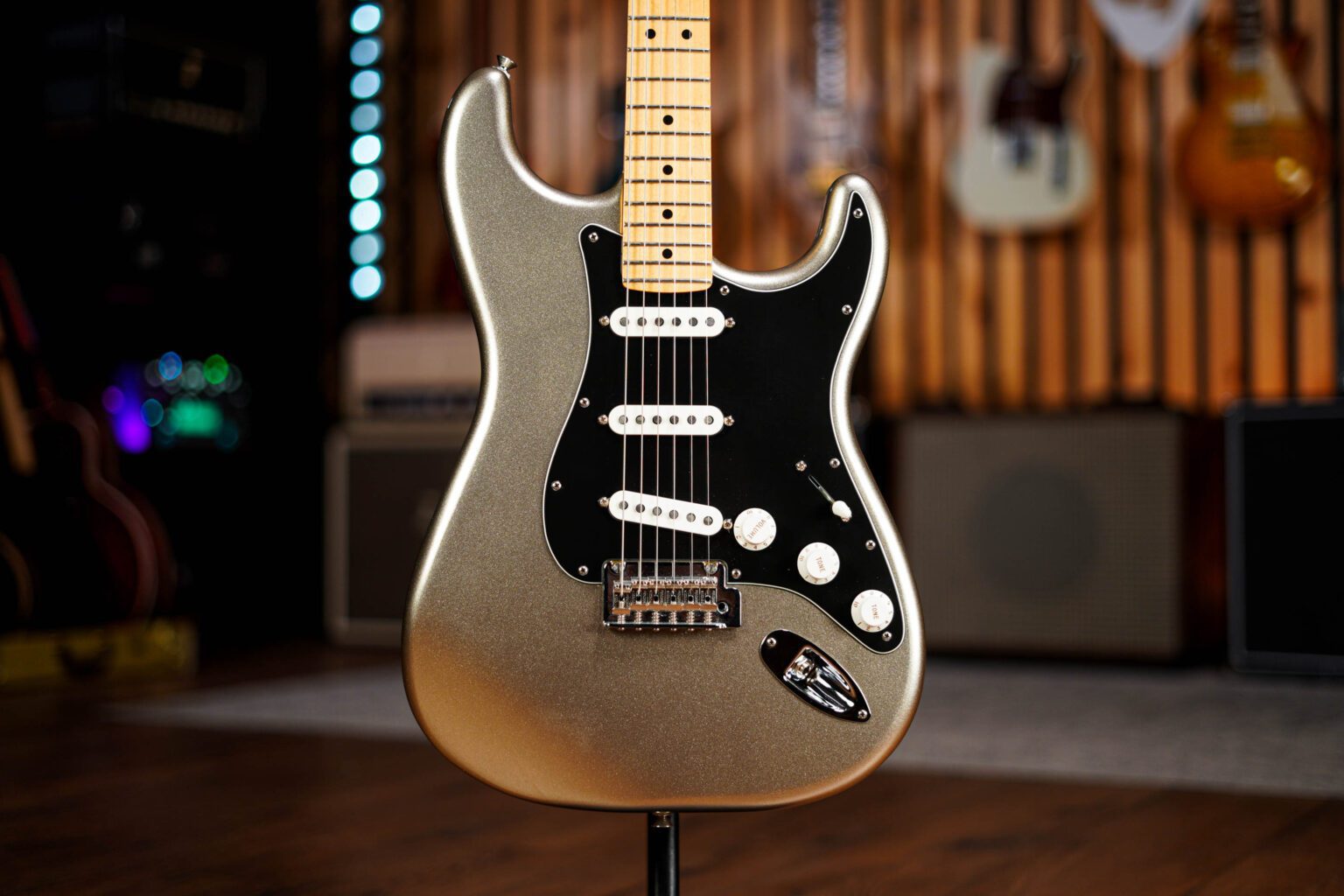 Fender 75th Diamond Anniversary Stratocaster in Silver - Guitar Gear ...