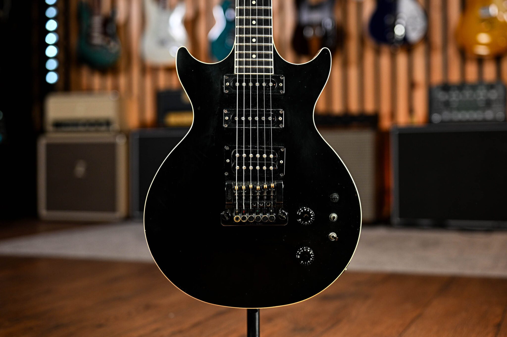 Gibson Rare 1985 Les Paul Spirit II XPL 400 in Ebony - Guitar Gear Giveaway
