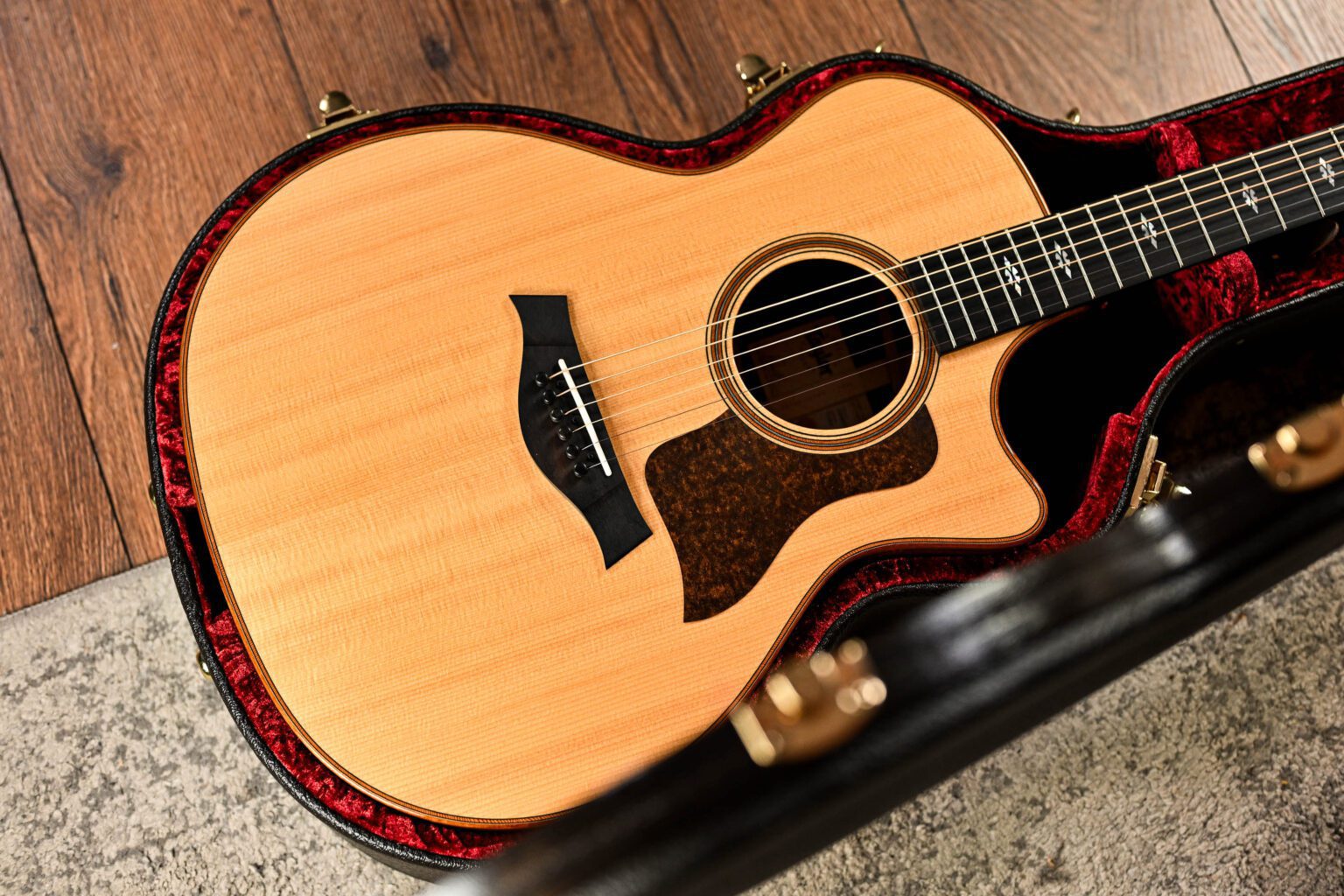 Taylor 714CE Grand Auditorium Natural - Guitar Gear Giveaway