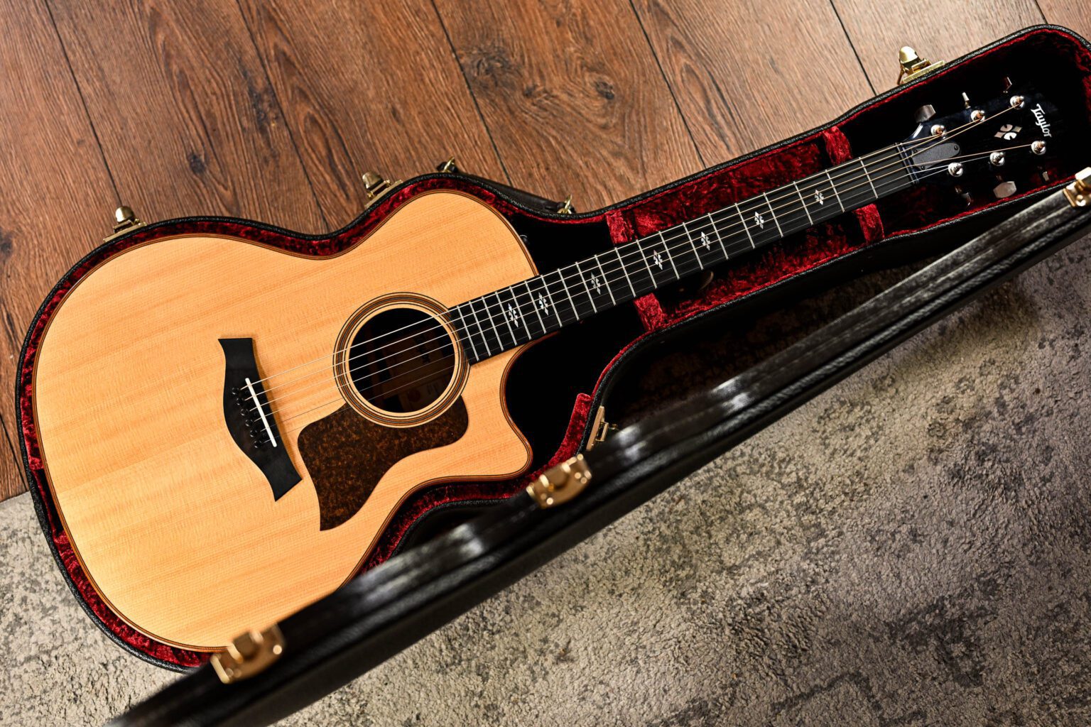Taylor 714CE Grand Auditorium Natural - Guitar Gear Giveaway
